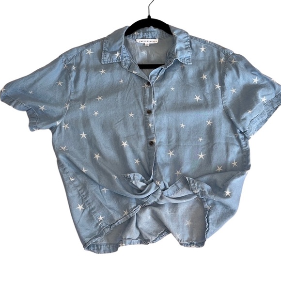 Jane and Delancey | Tops | Jane Delancey Blue Star Print Buttonup Shirt ...